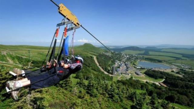 La tyrolienne de Super-Besse victime de son succès ! - Radio Scoop, la ...