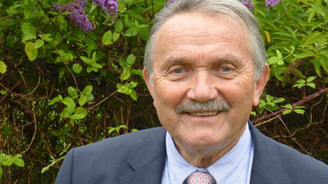 Sénatoriales de l'Ain : Jacques Berthou, "le bosseur" - Radio Scoop, la ...