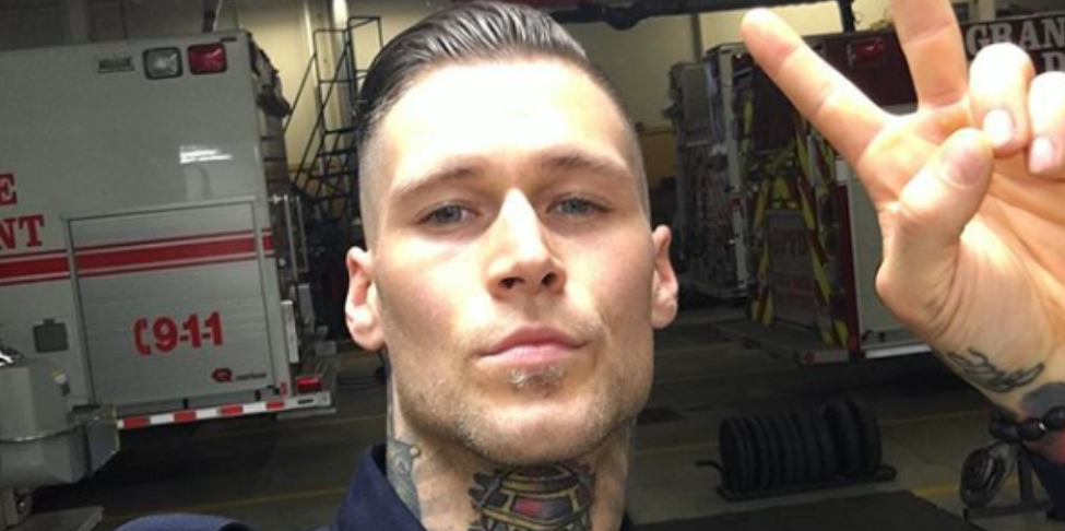 (PHOTOS) Buzz : voici Marshall Perrin, le pompier qui affole Instagram ...