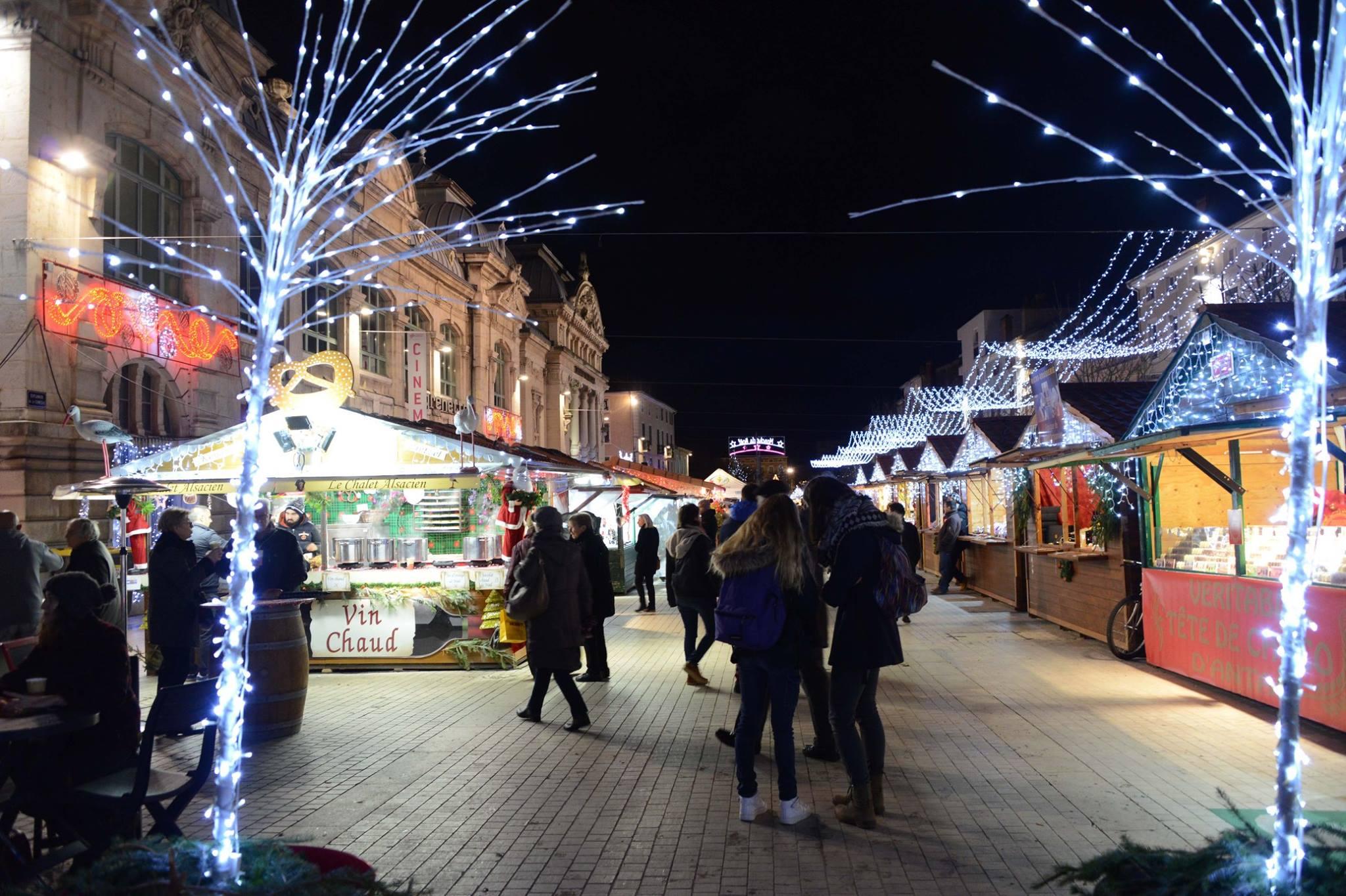 Bourg-en-Bresse : l'esplanade de la Comédie vibre au rythme du marché ...