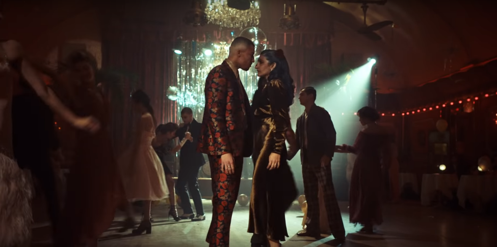 Coldplay : Cry Cry Cry - Radio Scoop