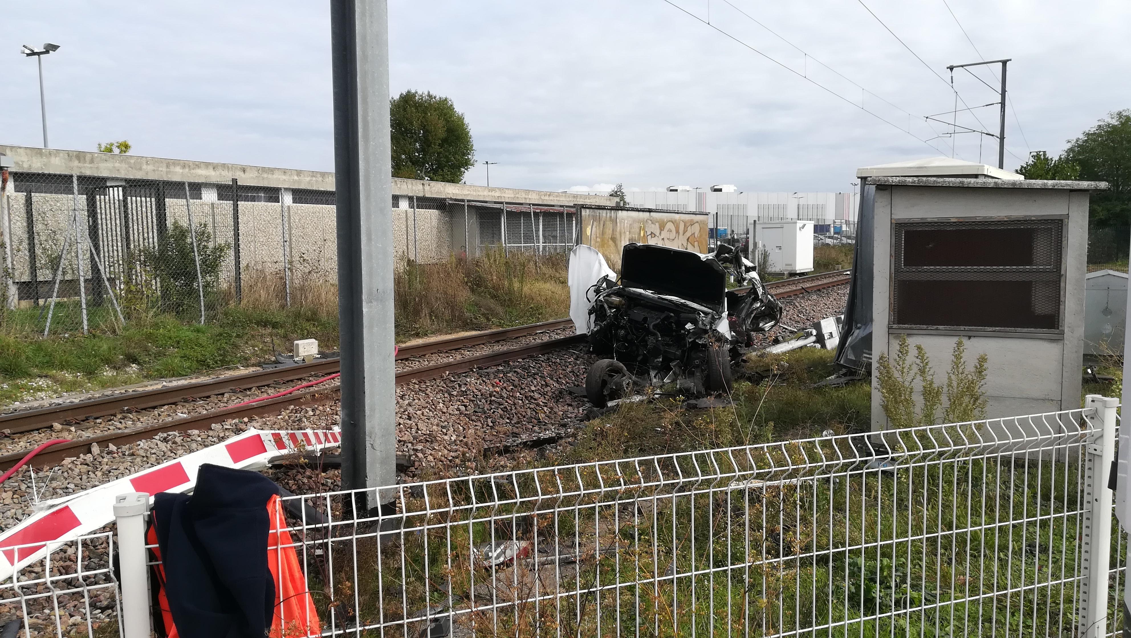 (Vidéo) Bourg-en-Bresse : deux morts dans une collision entre un train et une voiture - Radio SCOOP