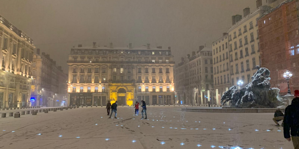Lyon : la neige recouvre la ville (photos et vidéo) - Impact FM