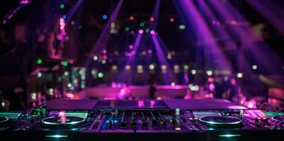 Covid-19 : les discothèques bientôt transformées en centre de ...