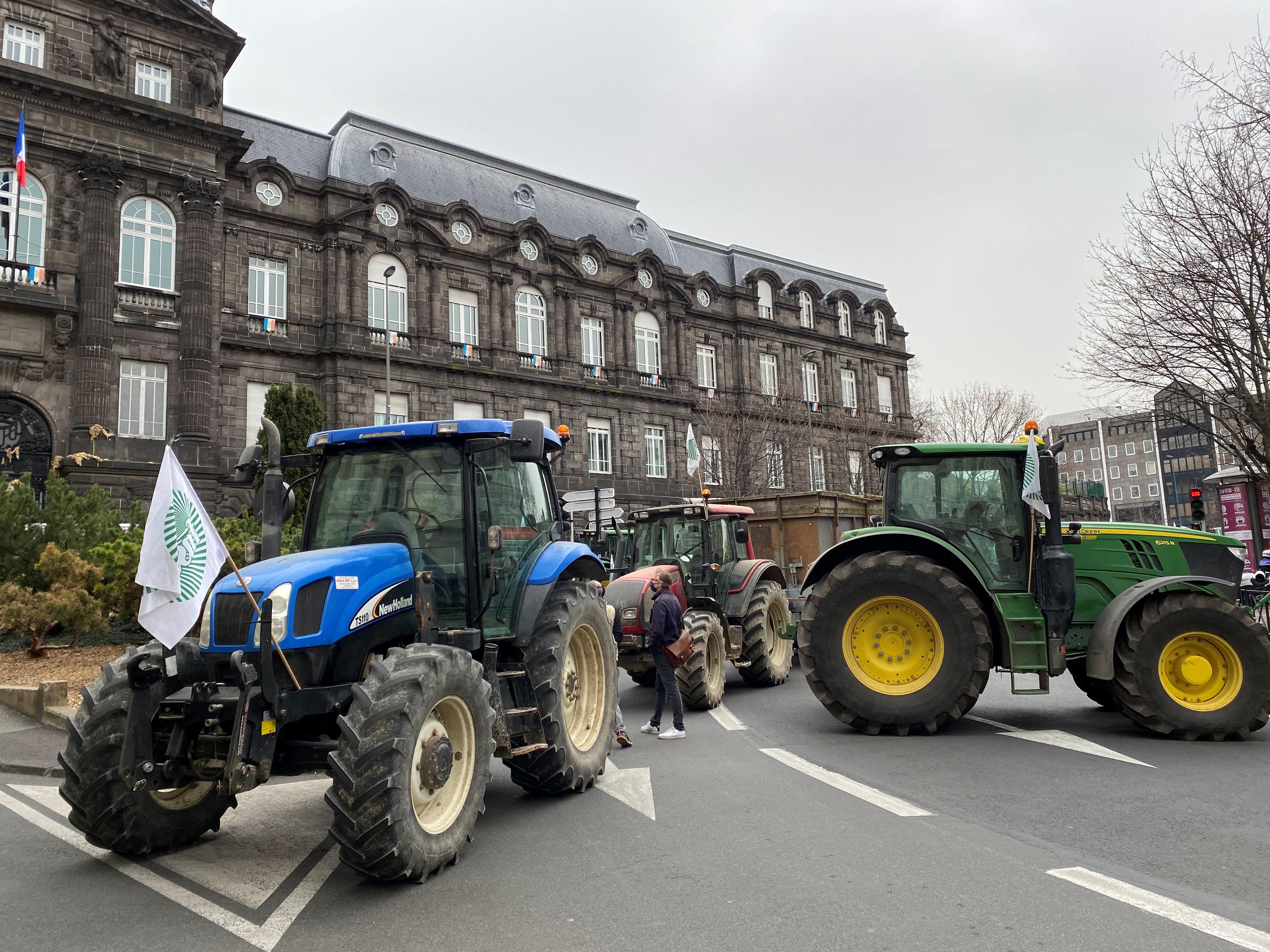 Clermont-Ferrand : les agriculteurs dans la rue ce vendredi - Radio SCOOP
