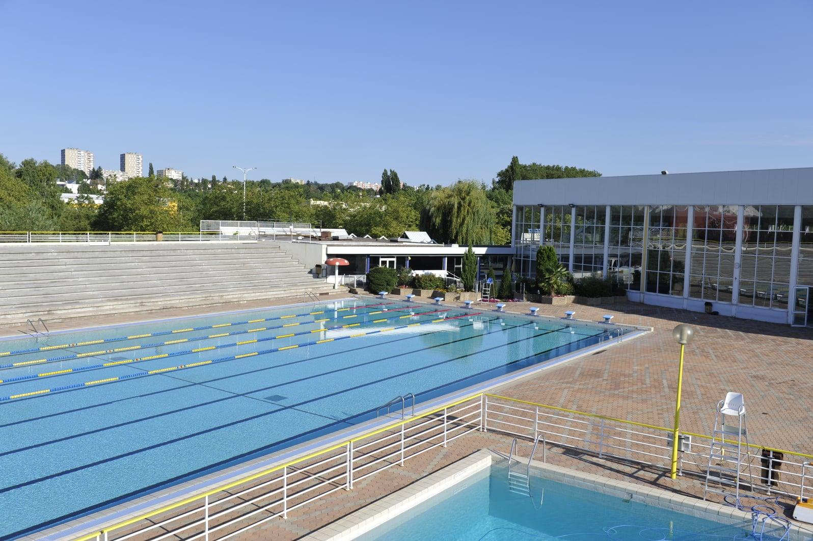 Mâcon : réouverture progressive du centre aquatique - Radio SCOOP