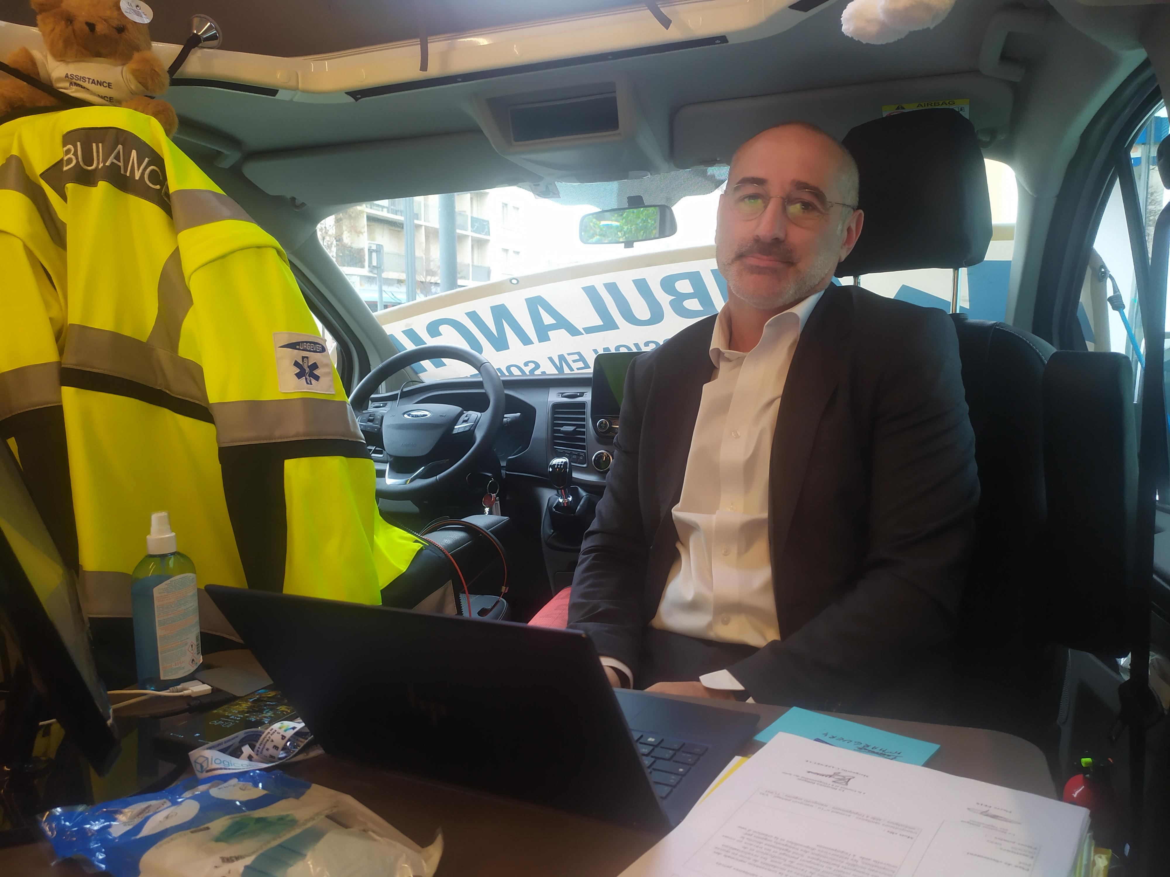 Rhône : le chef des ambulanciers en grève de la faim - Radio SCOOP