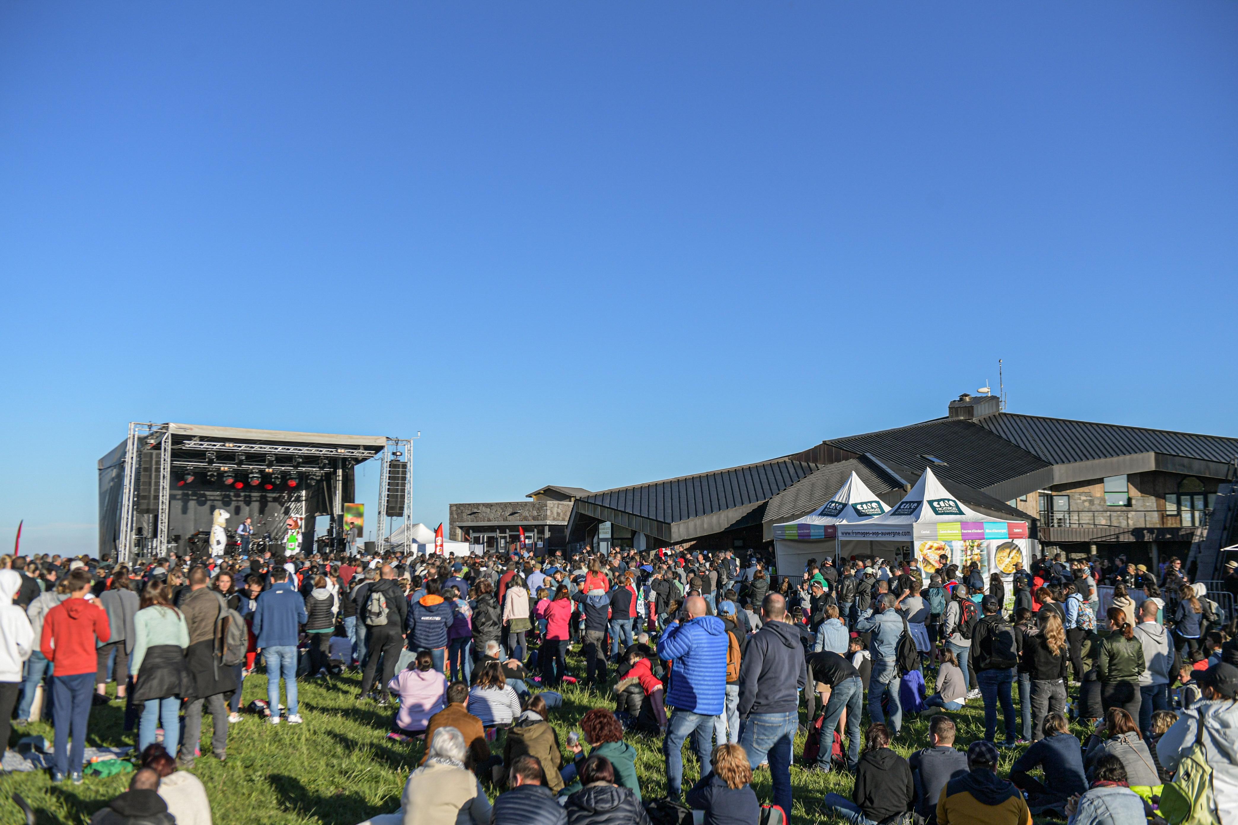 SCOOP LIVE au sommet du puy de Dôme : un défi technique hors norme ! - Radio SCOOP