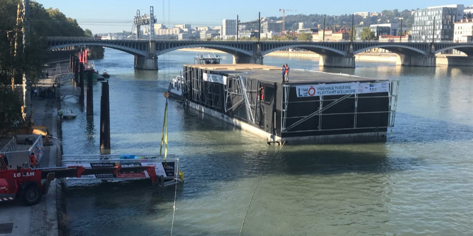[VIDÉO] Lyon : le théâtre flottant L’ÎLE Ô s'installe près du pont ...