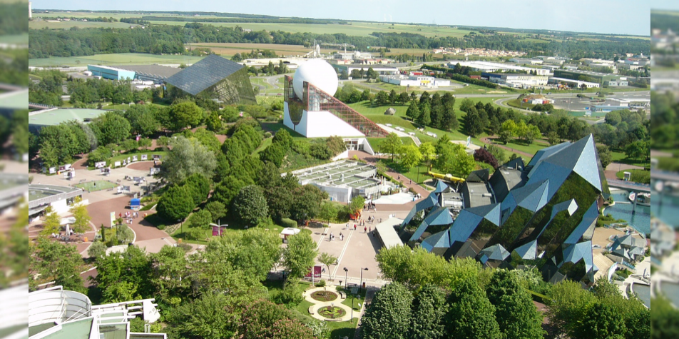 Futuroscope : une attraction prend feu et fait deux blessés - Radio SCOOP