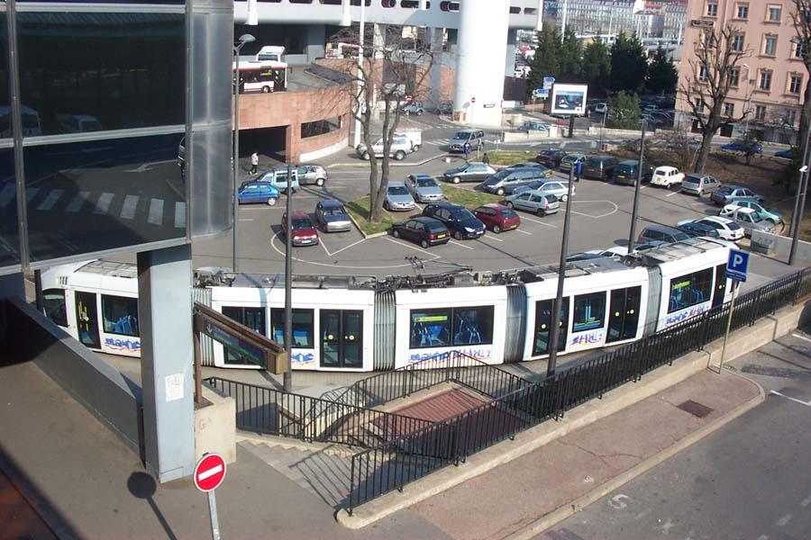 Lyon : la station de tramway de Perrache non desservie entre le 15 et ...