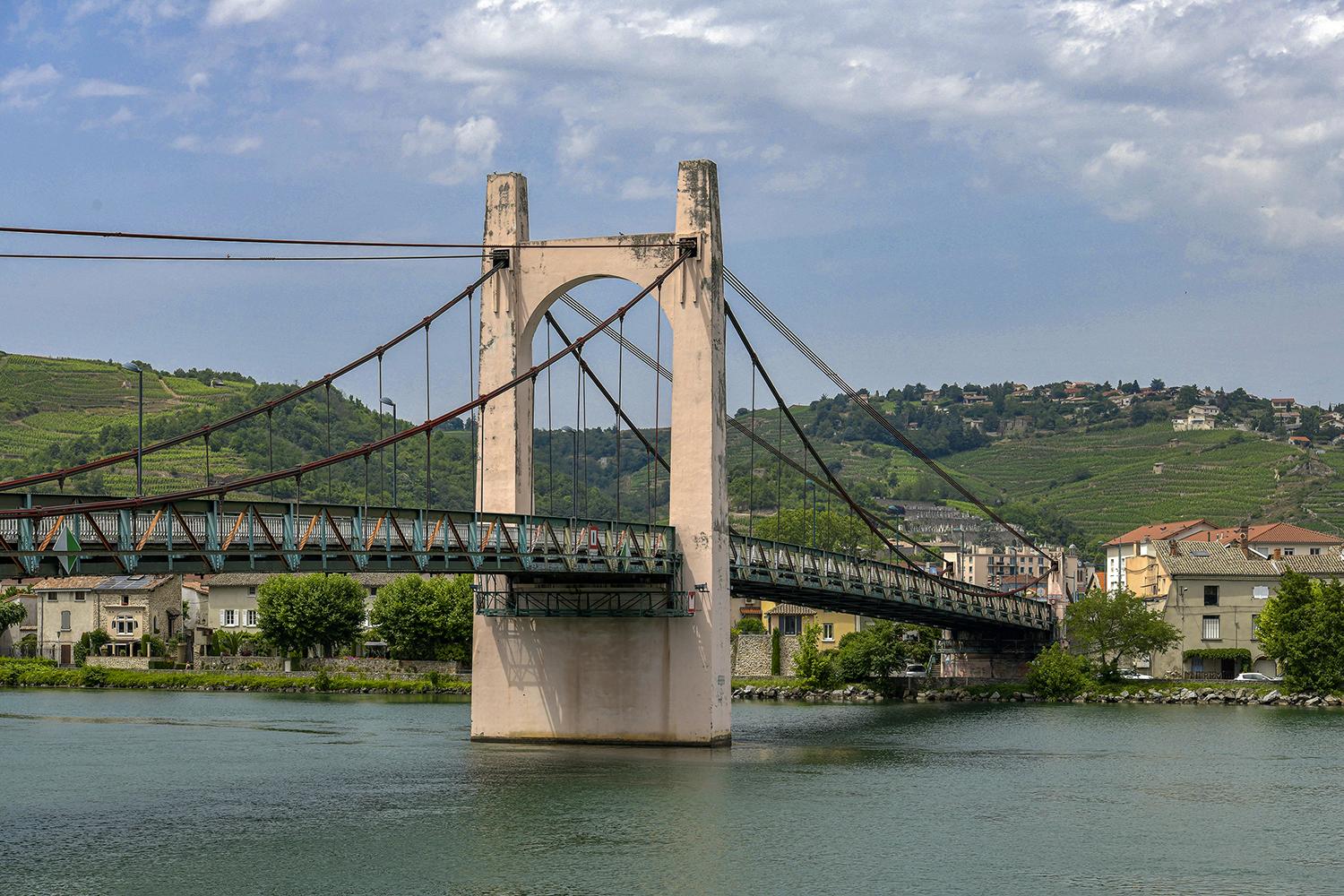 Rhône/Isère : fermé plusieurs heures, le pont de Condrieu va rouvrir ...