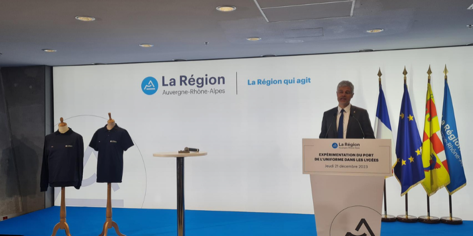 [PHOTOS] Les futurs uniformes des lycéens de la région dévoilés - Impact FM