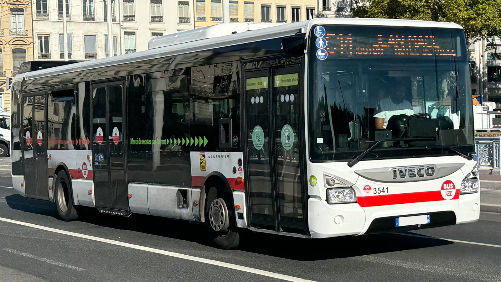 Rhône : les TCL présentent leur nouveau réseau de transports pour 2025 ...