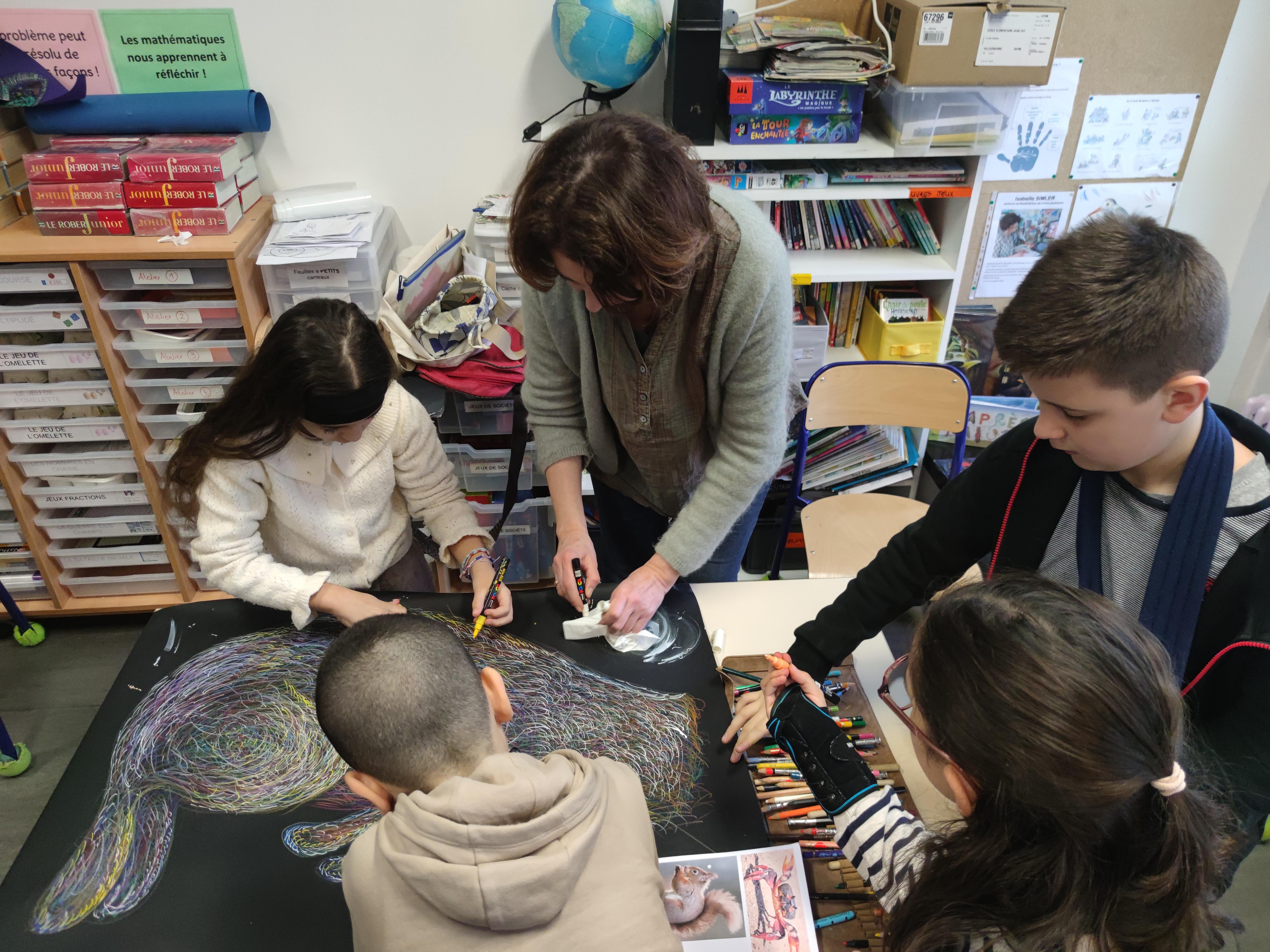 Villeurbanne : les chimères d'Isabelle Simler envahissent l'école Jean Zay - Radio SCOOP