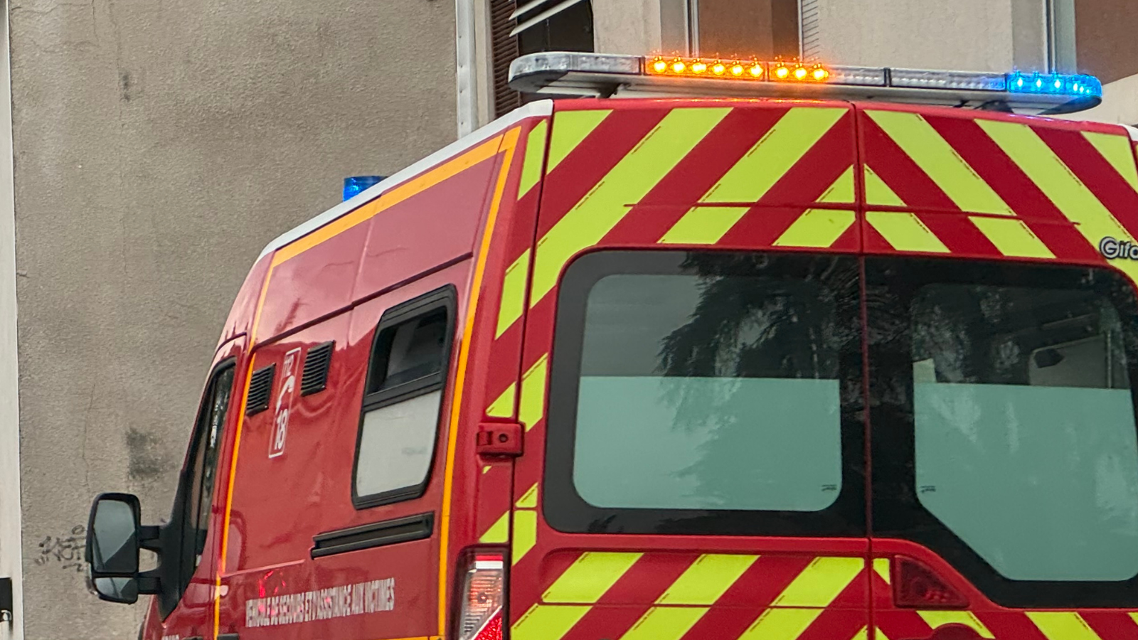 Loire/Puy-de-Dôme : un jeune homme gravement blessé dans un choc frontal - Radio SCOOP