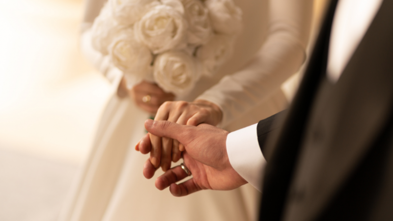Près de Lyon : un mariage célébré sans invités après les débordements ...